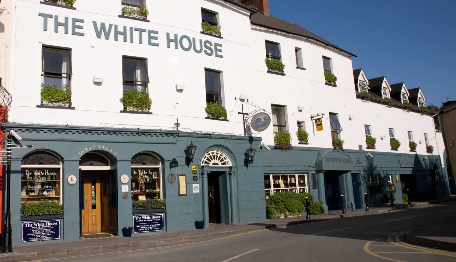 White House Hotel Logo